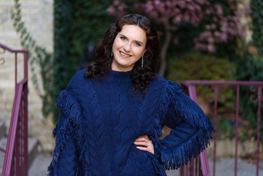 Bio – Laura K. McCauley